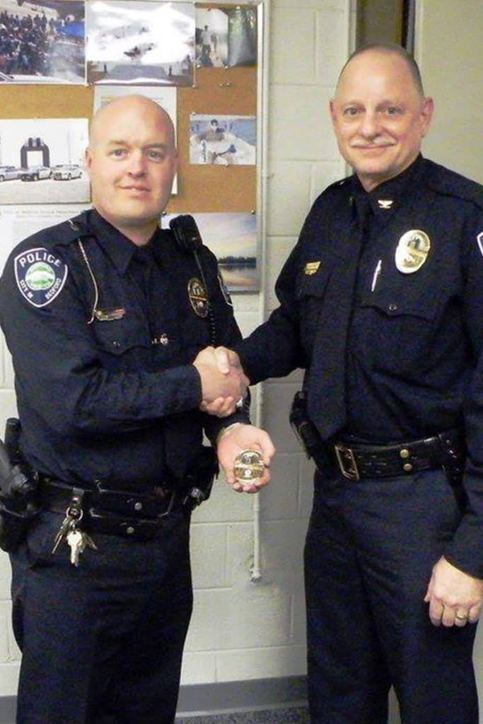 Police Officer Tearfully Signs-Off For Last Time - Happilynews.com