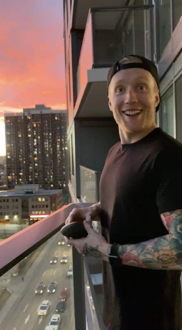 Colorblind Photographer Sees Sunset For First Time With Special Glasses