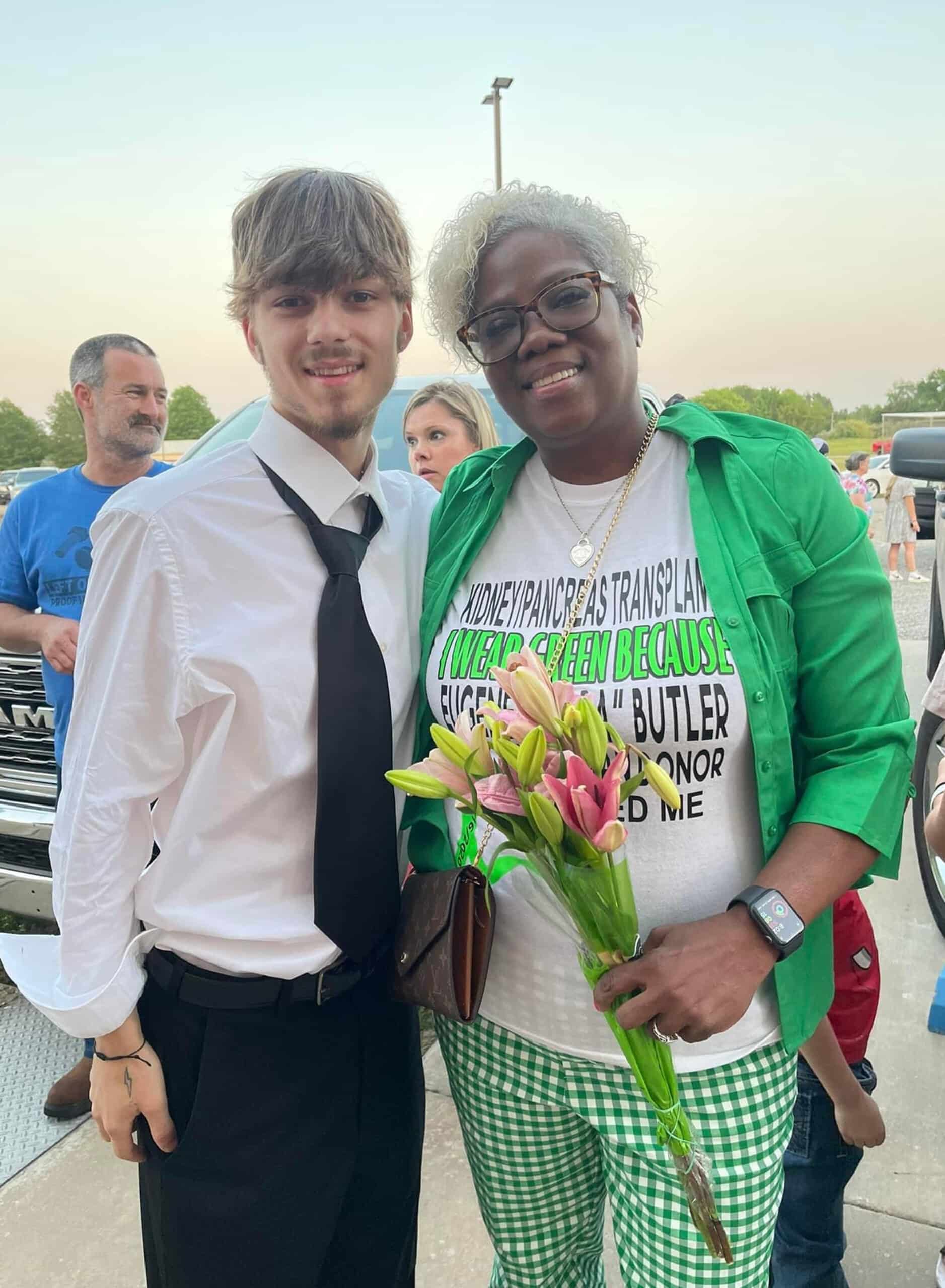 Organ Donor Surprises Donor's Brother At Graduation - Happilynews.com