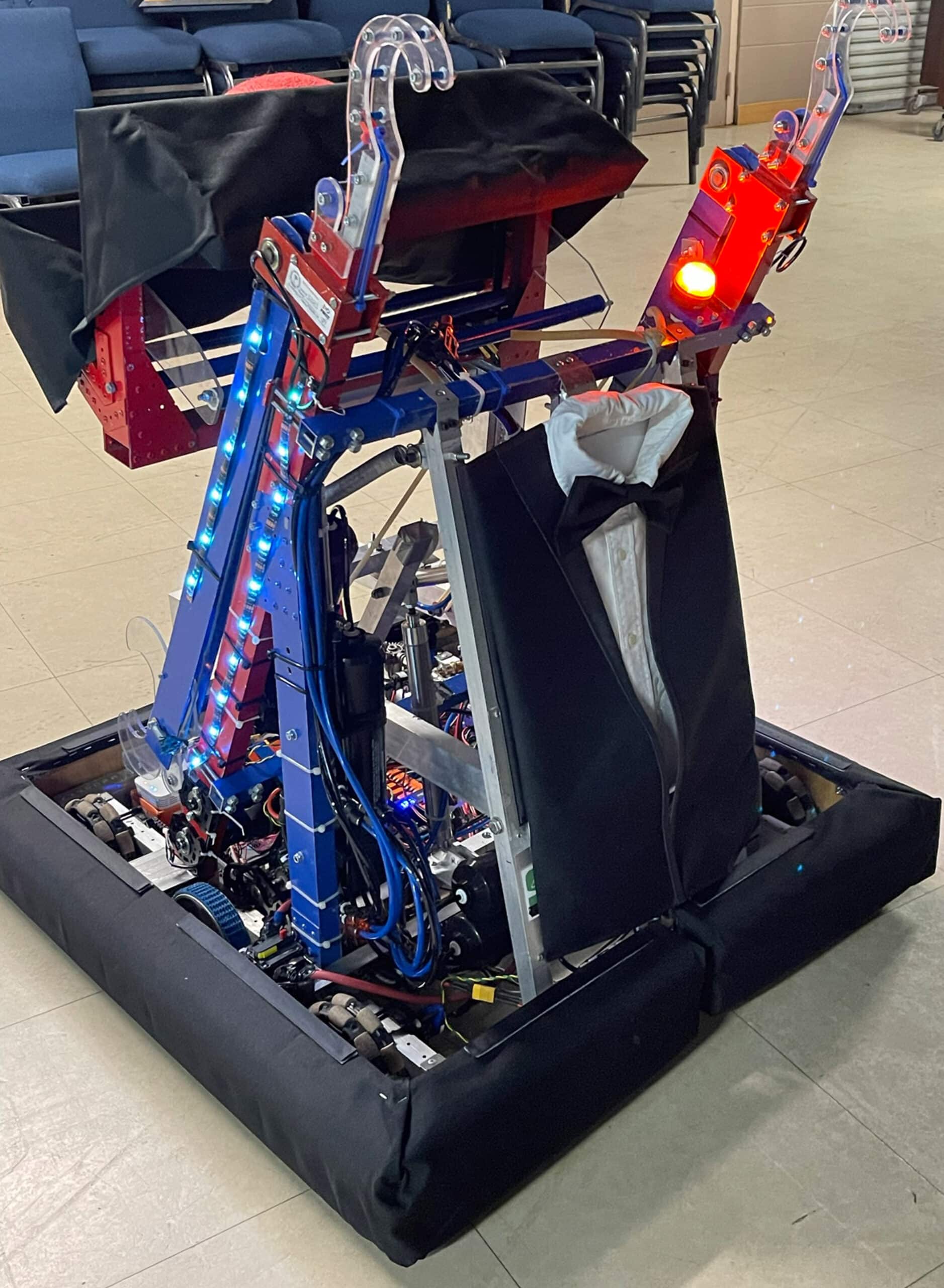 Boyfriend Uses Robot to Propose to Orchestra Director - Happilynews.com