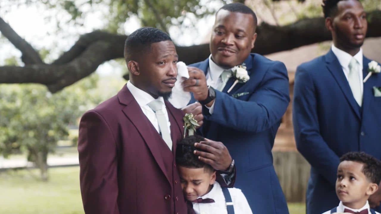 Groom Goes Viral Thanks to Tearful Reaction When He Sees Bride Coming ...