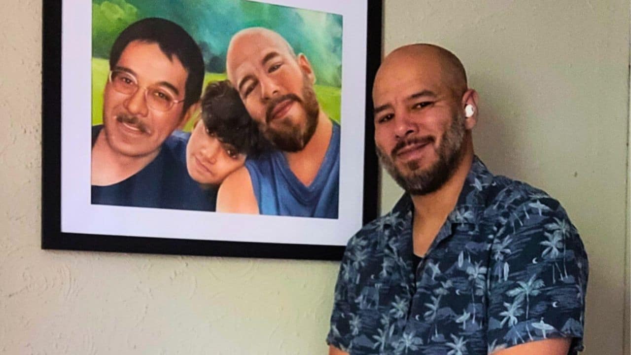 Man Tears up When Girlfriend Gives Him Portrait of His Late Father with ...