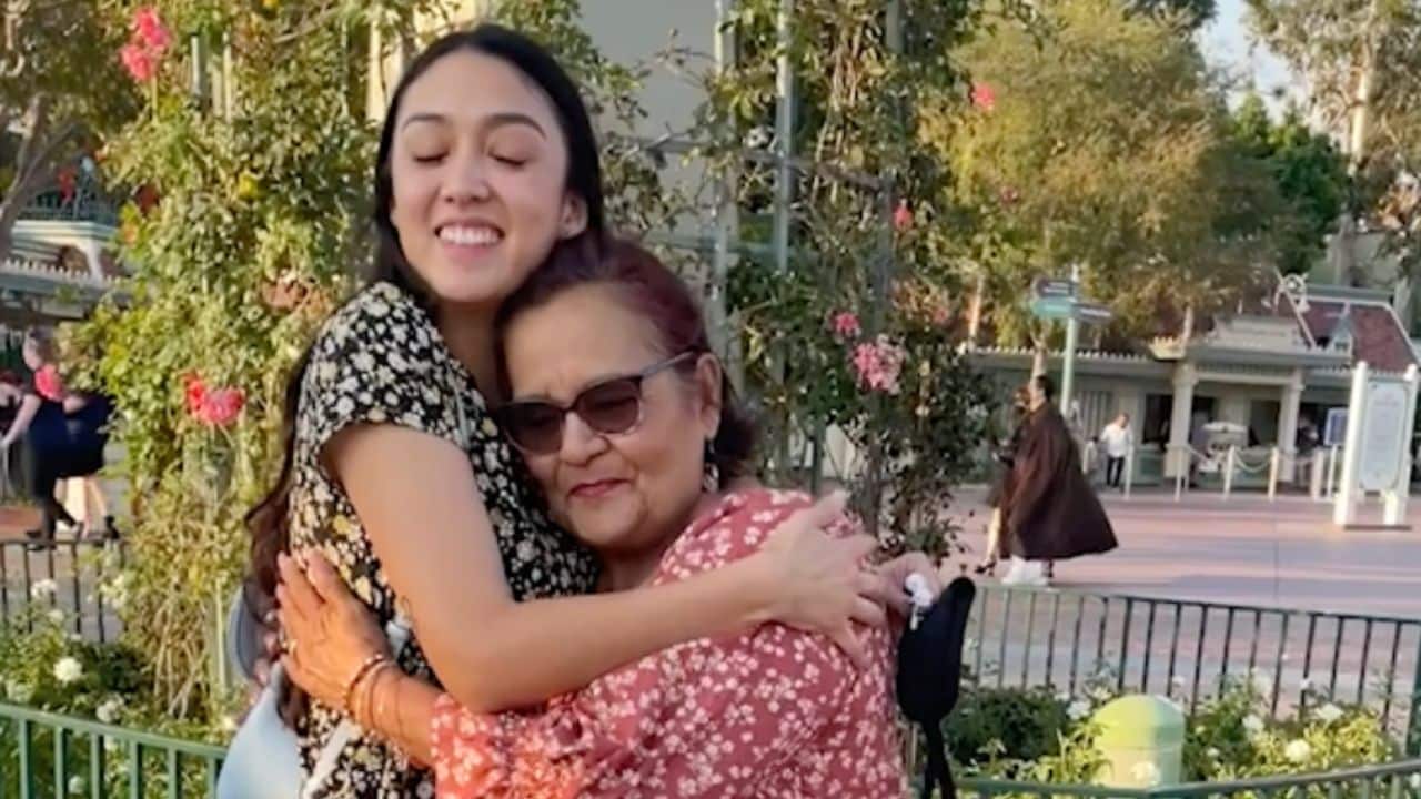 Grandmother's Dream of Visiting Disneyland Finally Comes True After ...