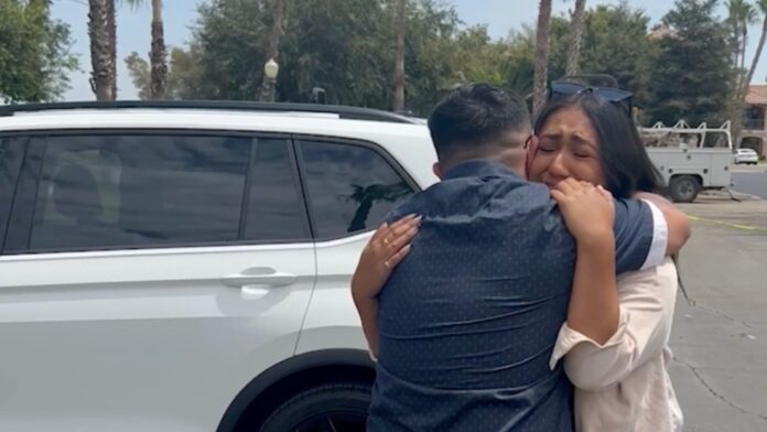 Woman Reunites With Long-Lost Brother After a Decade-Long Search ...